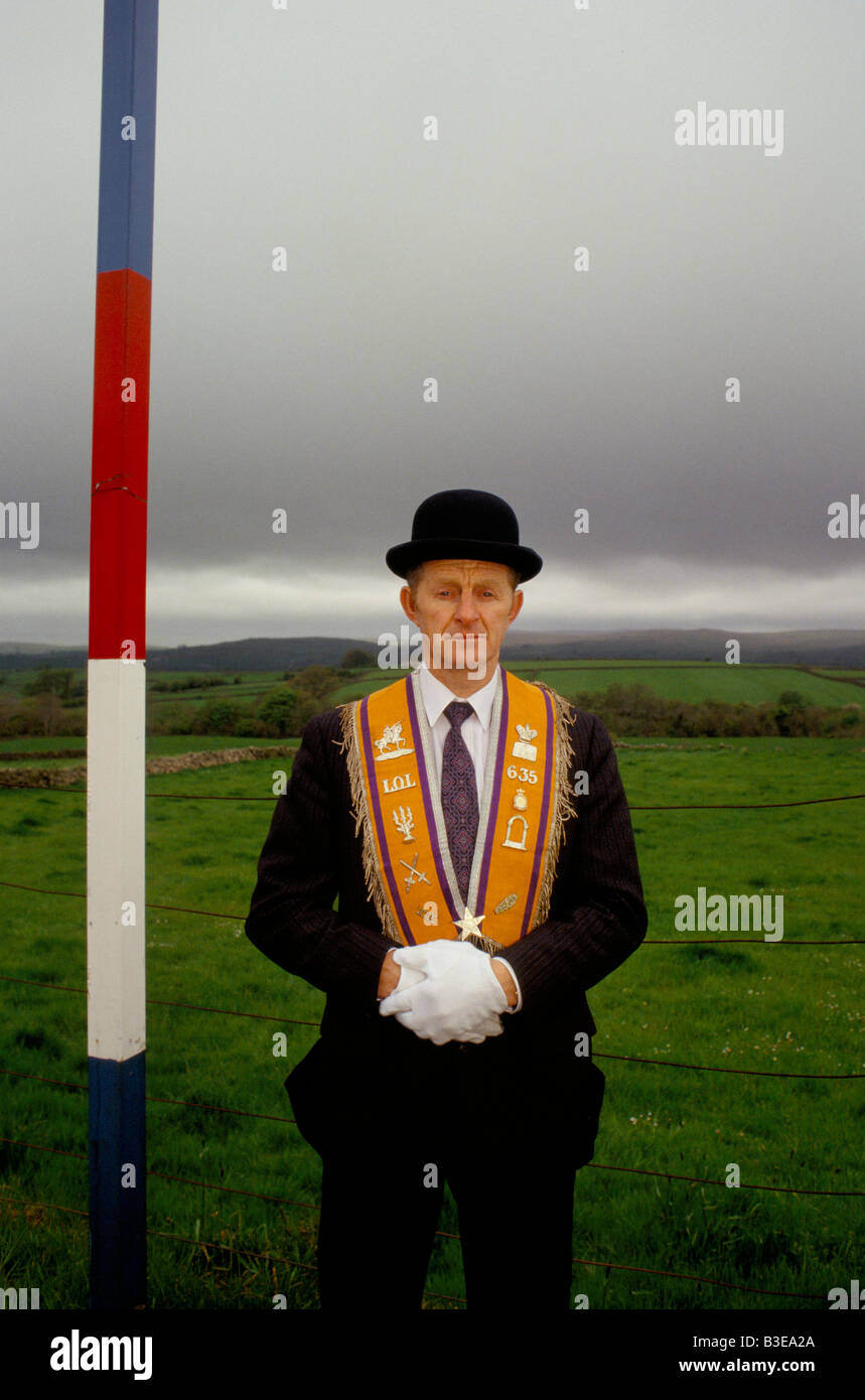 a northern irish loyalist wearing a yellow sash with insignia Stock ...
