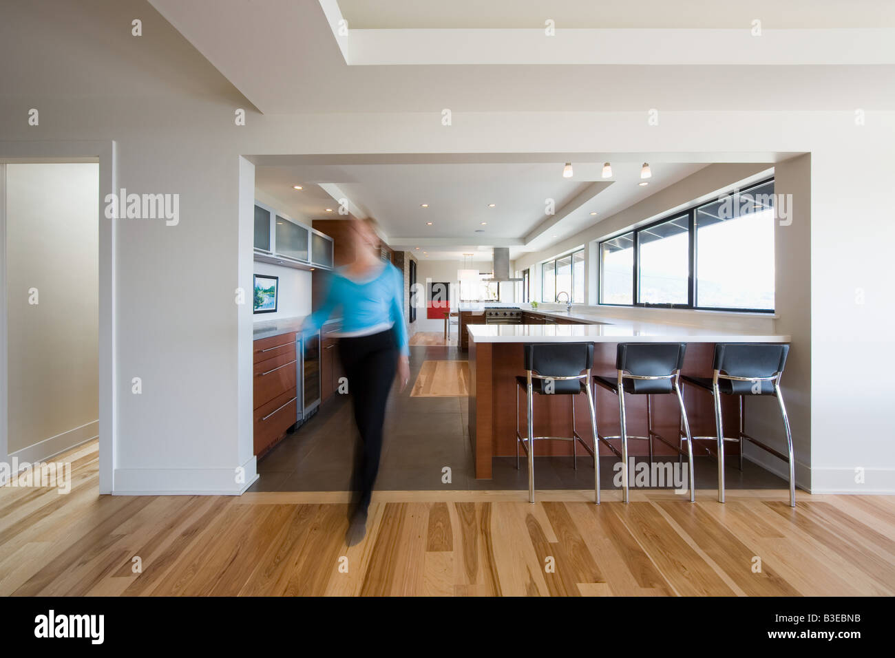 Open plan kitchen breakfast bar hi-res stock photography and images - Alamy
