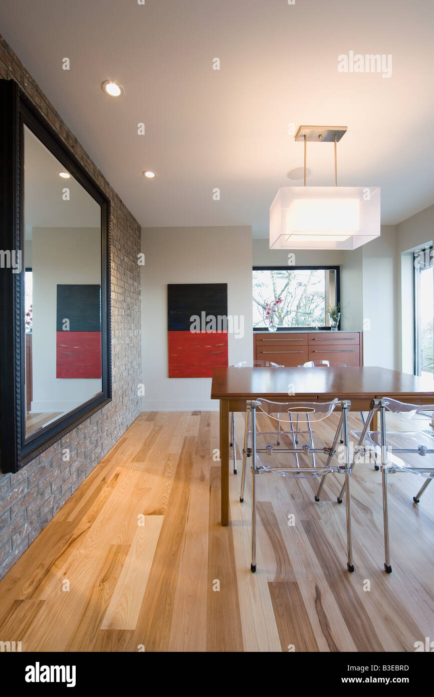 Reflective room hi-res stock photography and images - Alamy