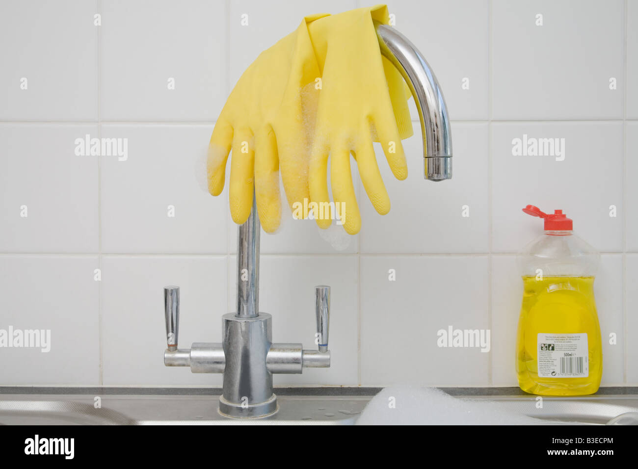 Washing up liquid bottle yellow hi-res stock photography and images - Alamy