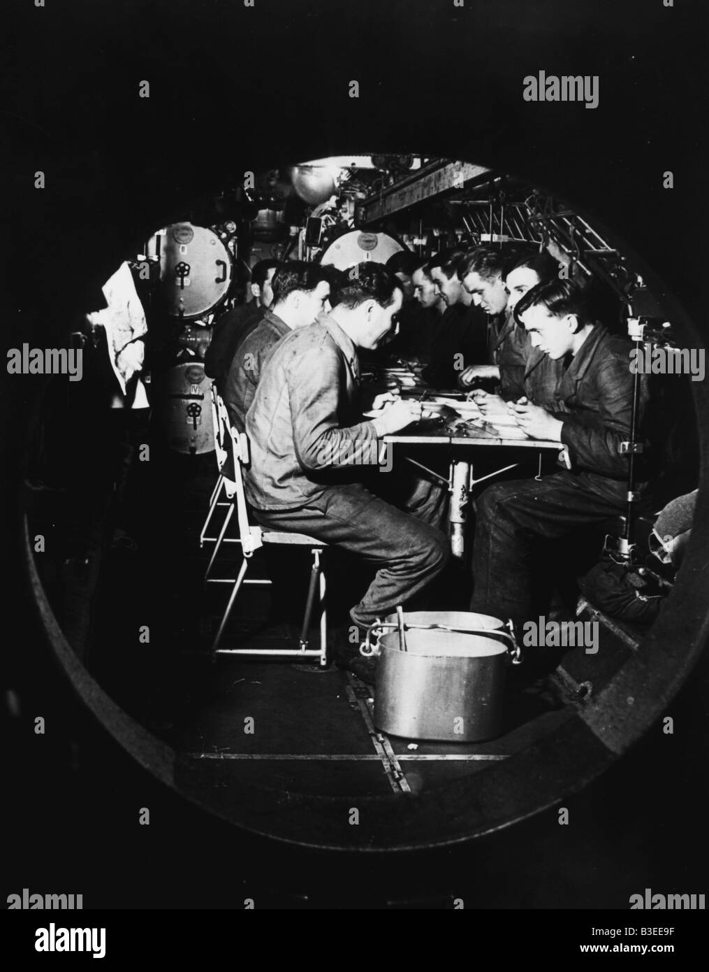 Submarine crew hi-res stock photography and images - Alamy