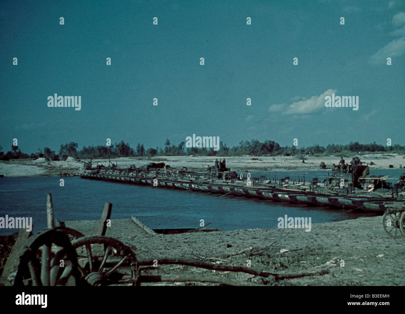 Pontoon bridge hi-res stock photography and images - Alamy