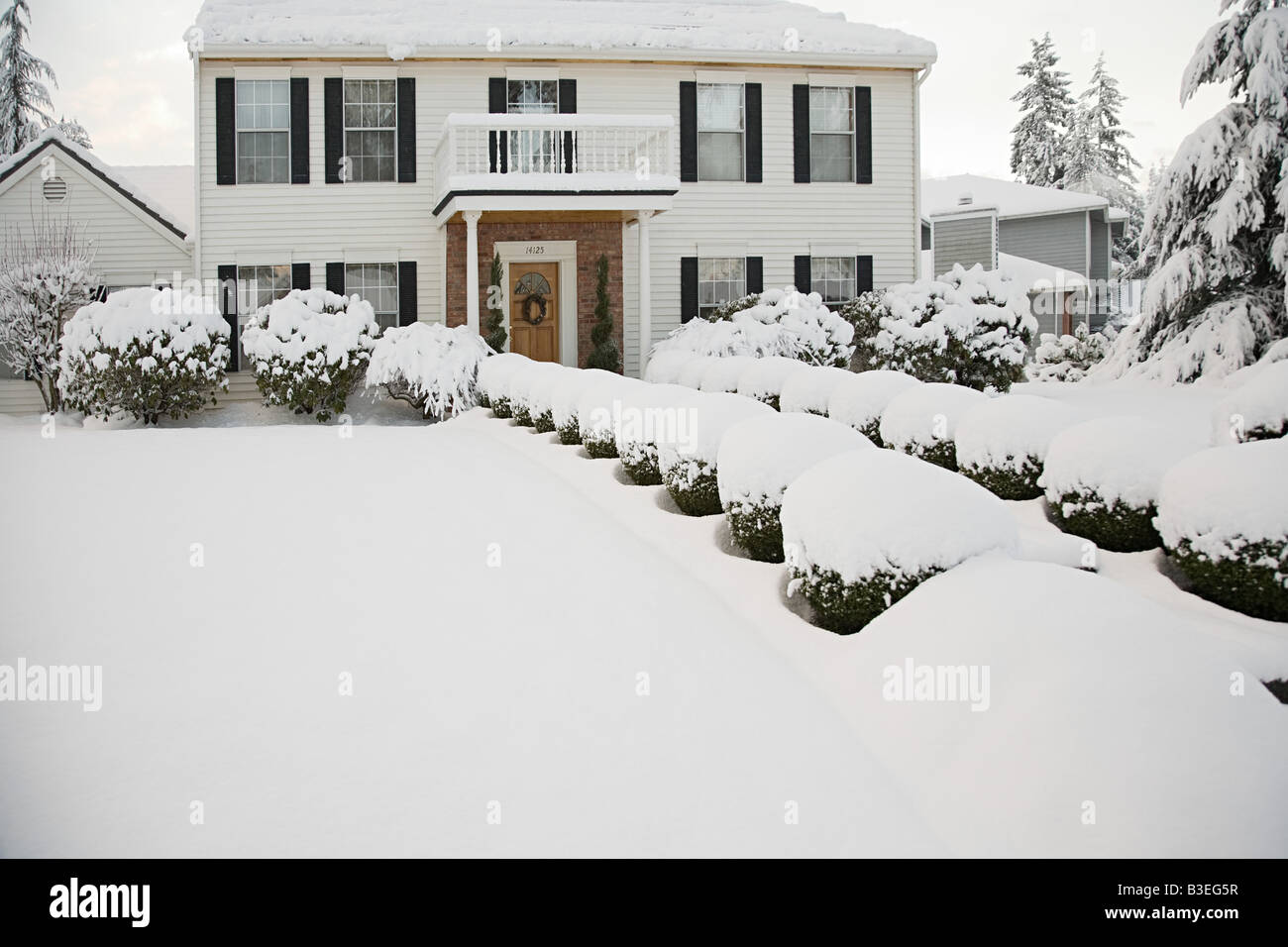 Snow Covered Garden High Resolution Stock Photography and Images - Alamy