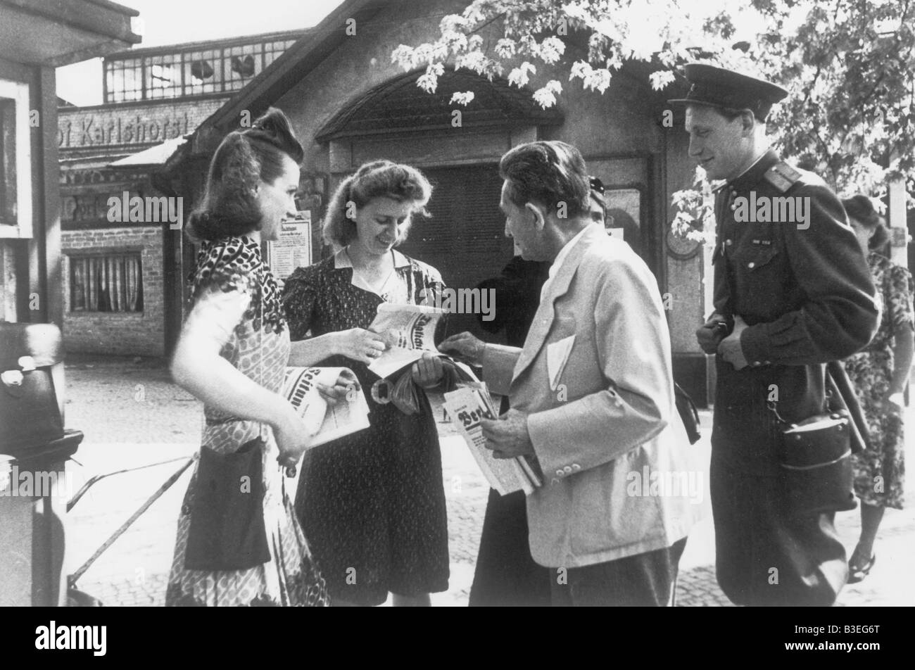 Newspaper sector Black and White Stock Photos & Images - Alamy