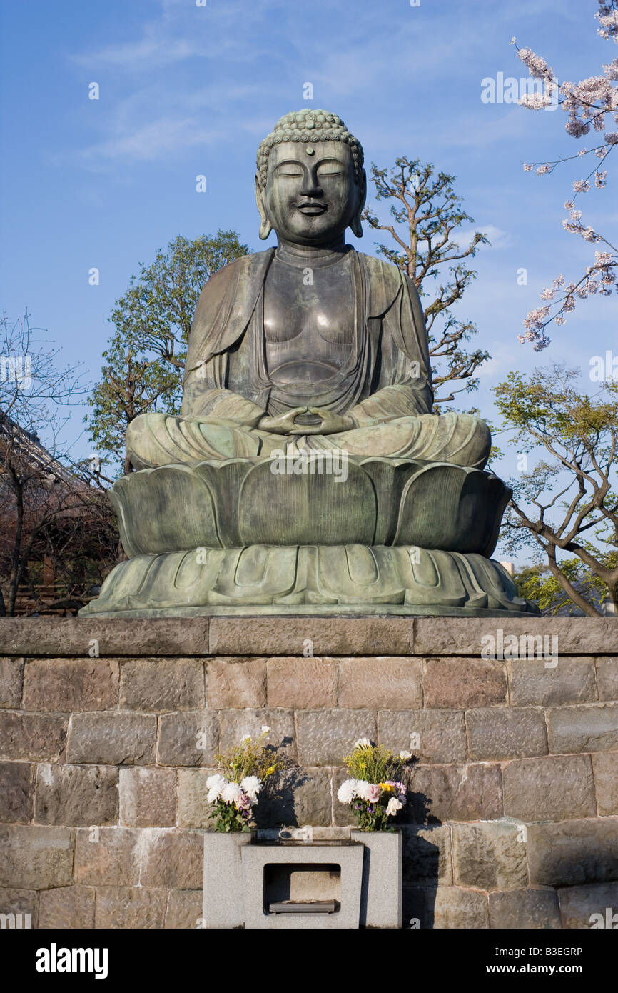 Weather god statue hi-res stock photography and images - Alamy