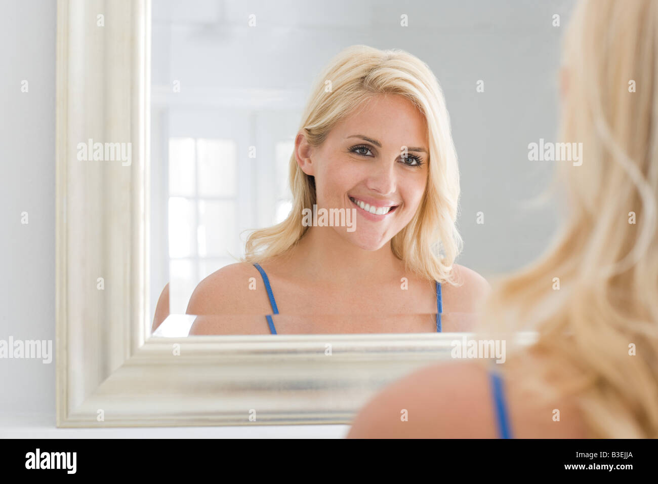 Female figure looking mirror hi-res stock photography and images - Alamy