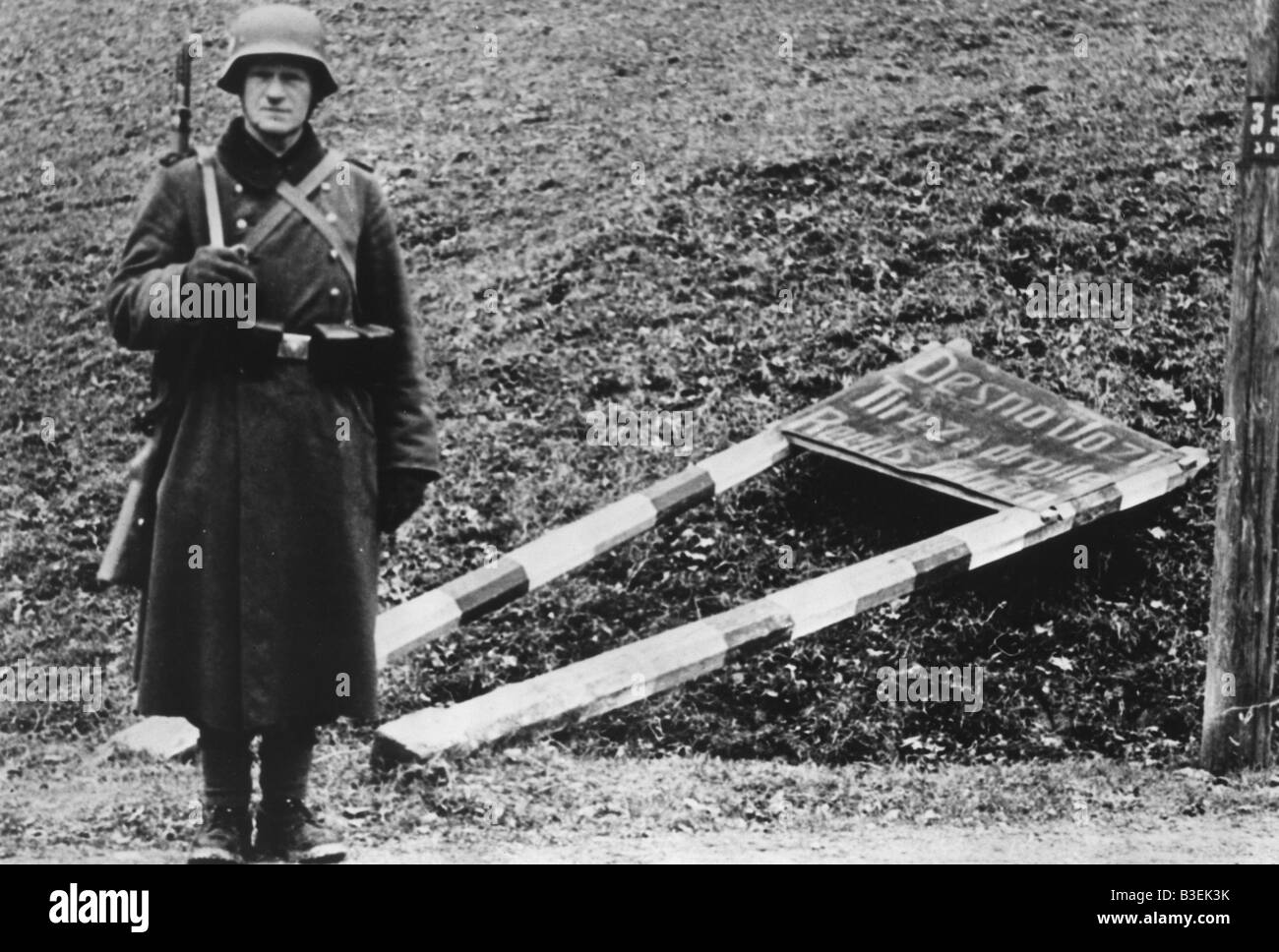 German border guard near Klagenfurt 1941 Stock Photo - Alamy