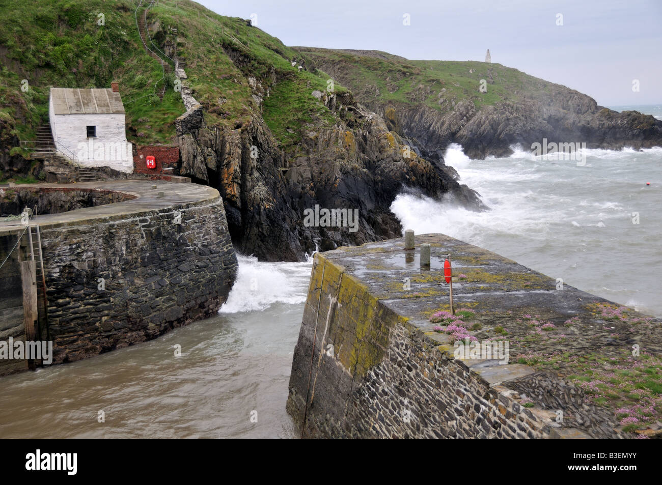 Porthgain harbour hi-res stock photography and images - Alamy