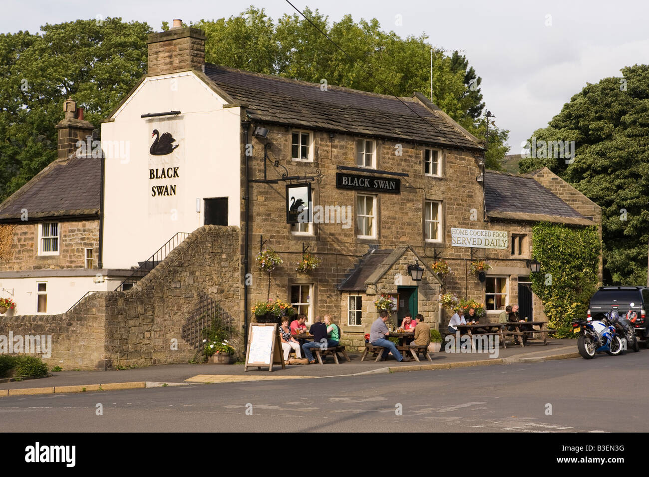 UK Derbyshire Ashover village Black Swan Pub 1740 Stock Photo - Alamy