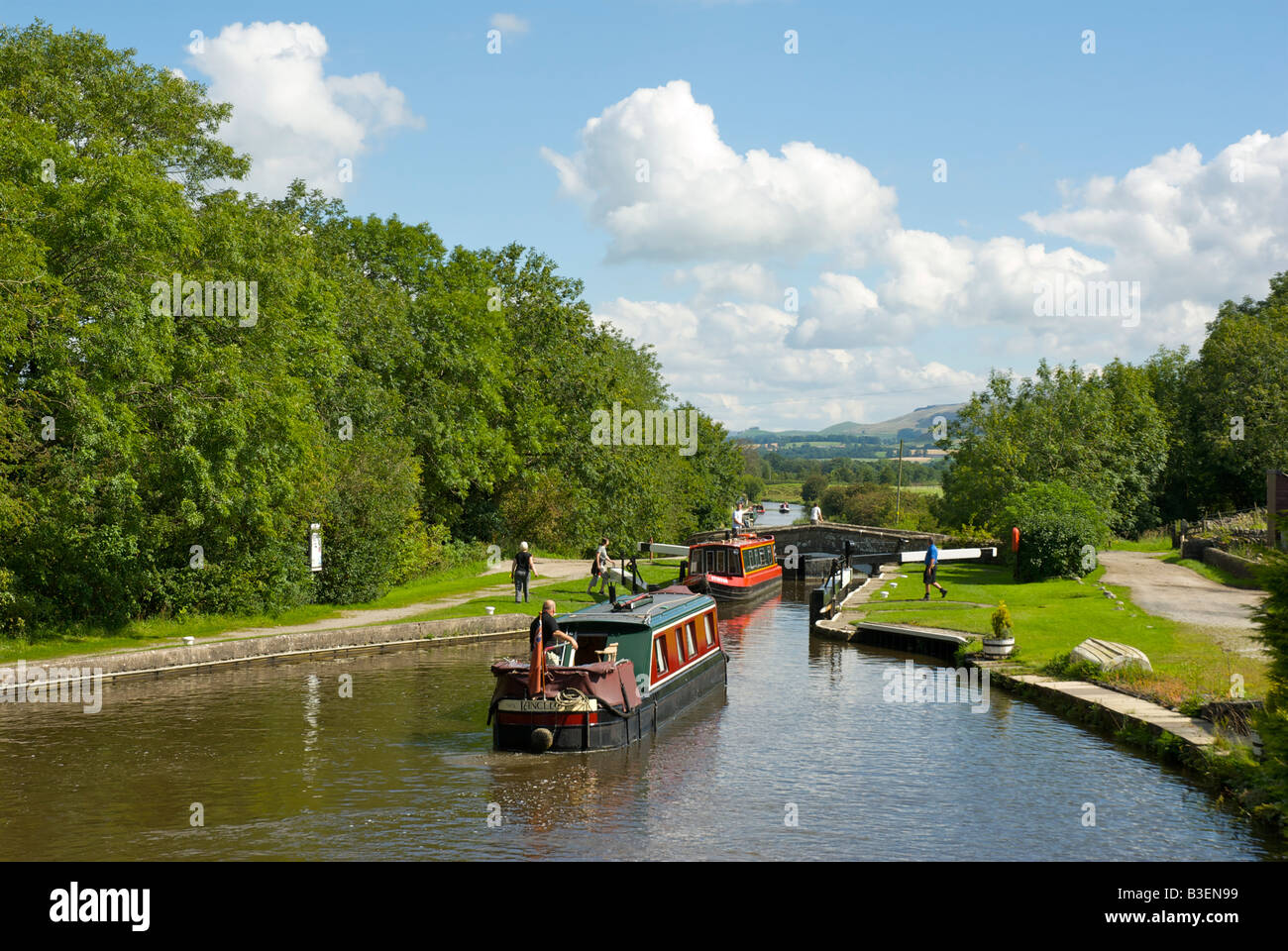 Leeds liverpool canal hi-res stock photography and images - Alamy