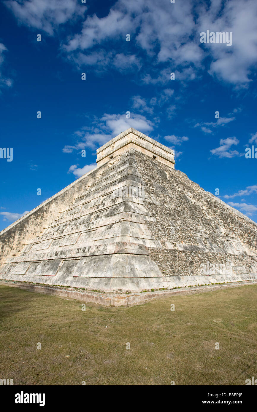 The pyramid at Chichen Itza in Mexico Stock Photo - Alamy