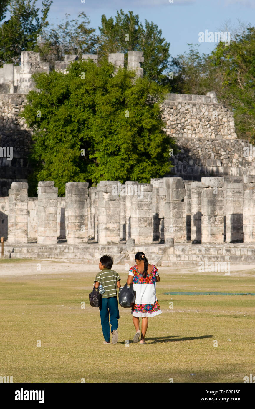 Mayans in front of the ruins in Chichen Itza Mexico Stock Photo - Alamy