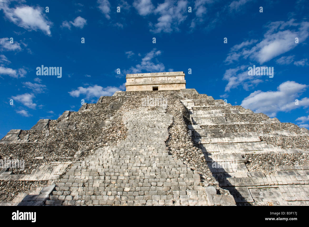 The pyramid at Chichen Itza in Mexico Stock Photo - Alamy