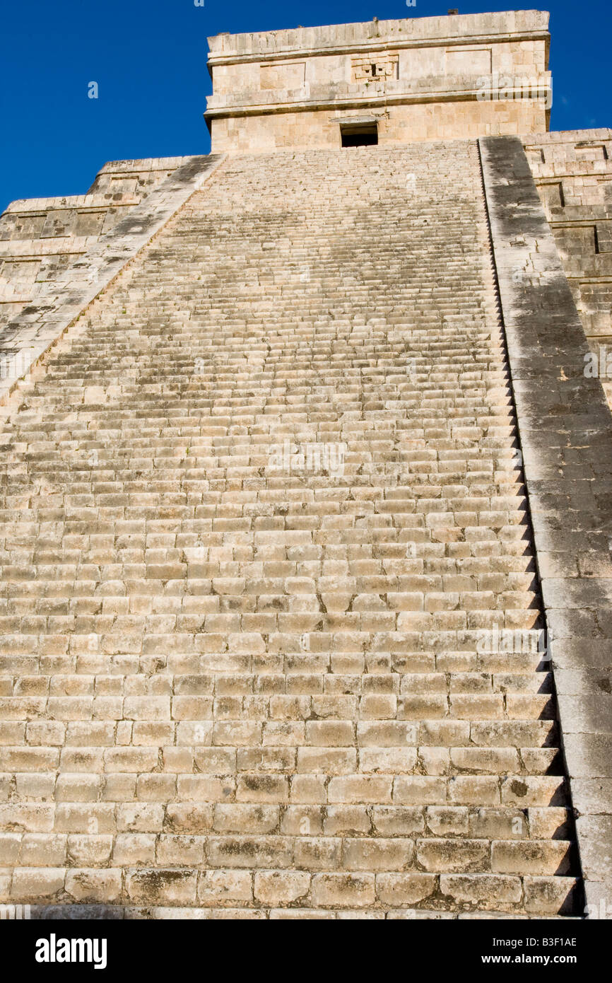 The great pyramid at Chichen Itza Mexico Stock Photo - Alamy