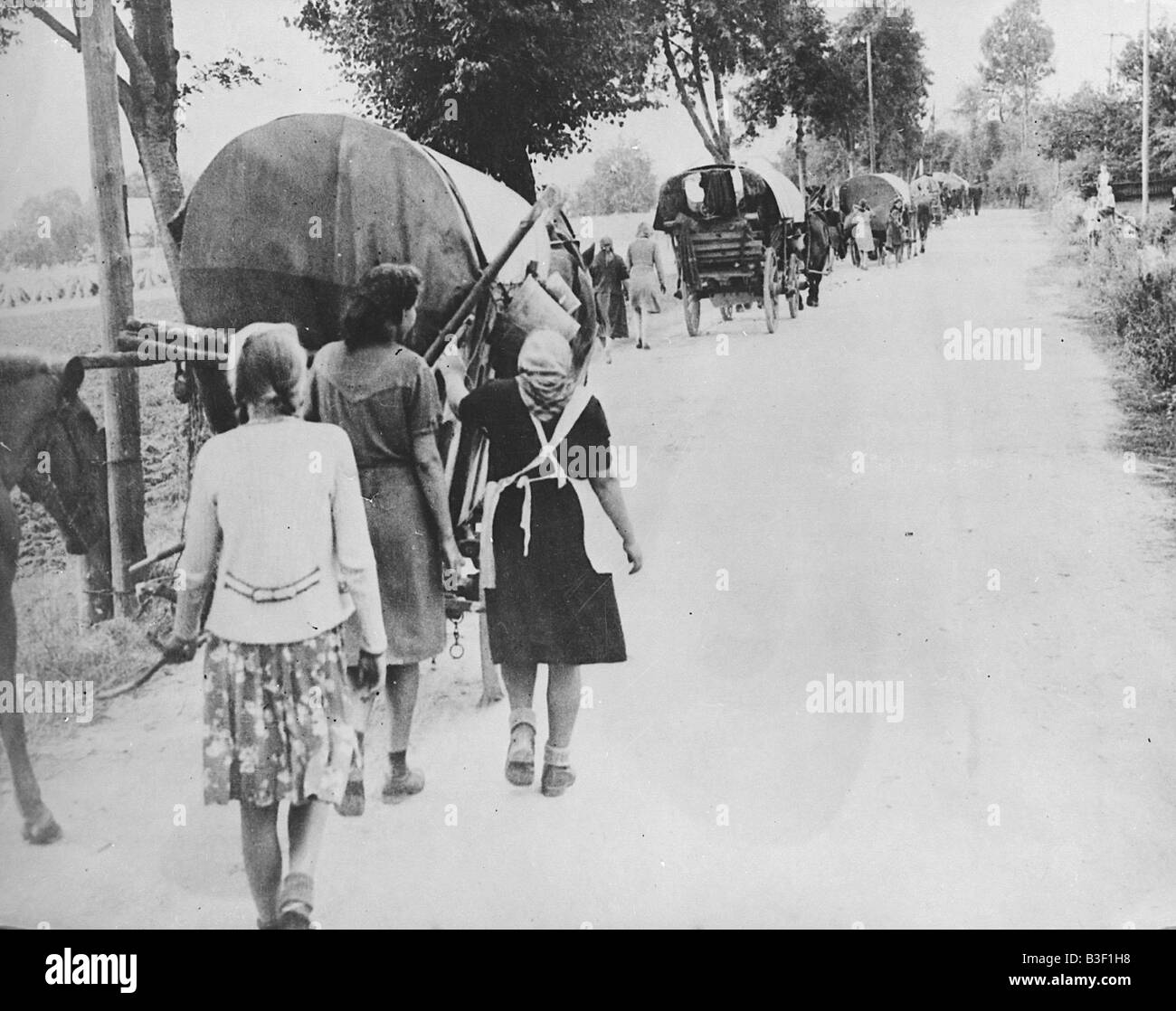 Second world war refugees hi-res stock photography and images - Alamy