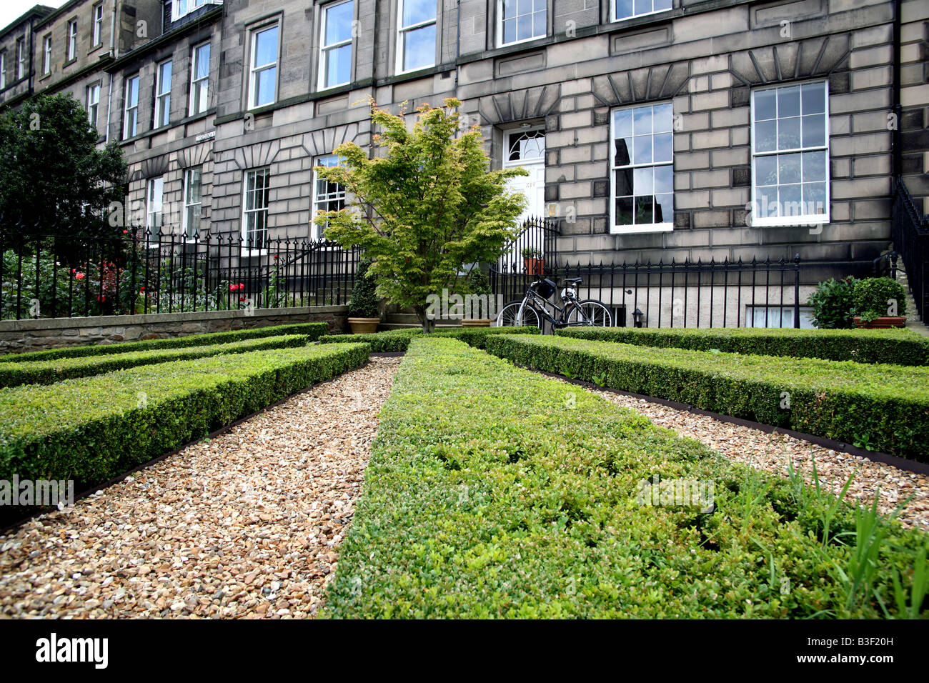 Front garden georgian house in hi-res stock photography and images - Alamy