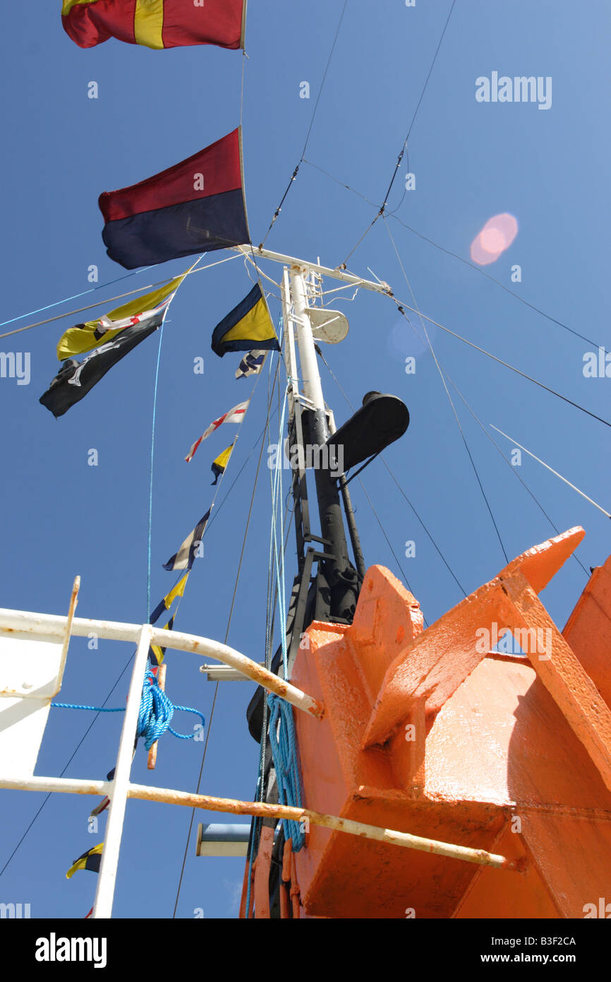 Mast ship maritime signal flags hi-res stock photography and images - Alamy