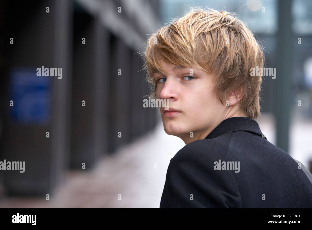 Teenage boy looking back over his shoulder, close-up Stock Photo - Alamy