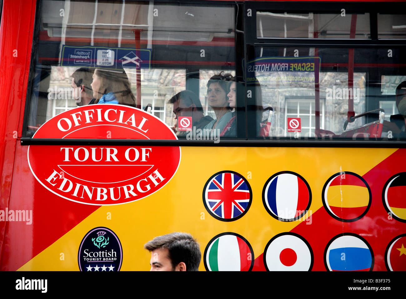 Bus in edinburgh hi-res stock photography and images - Alamy