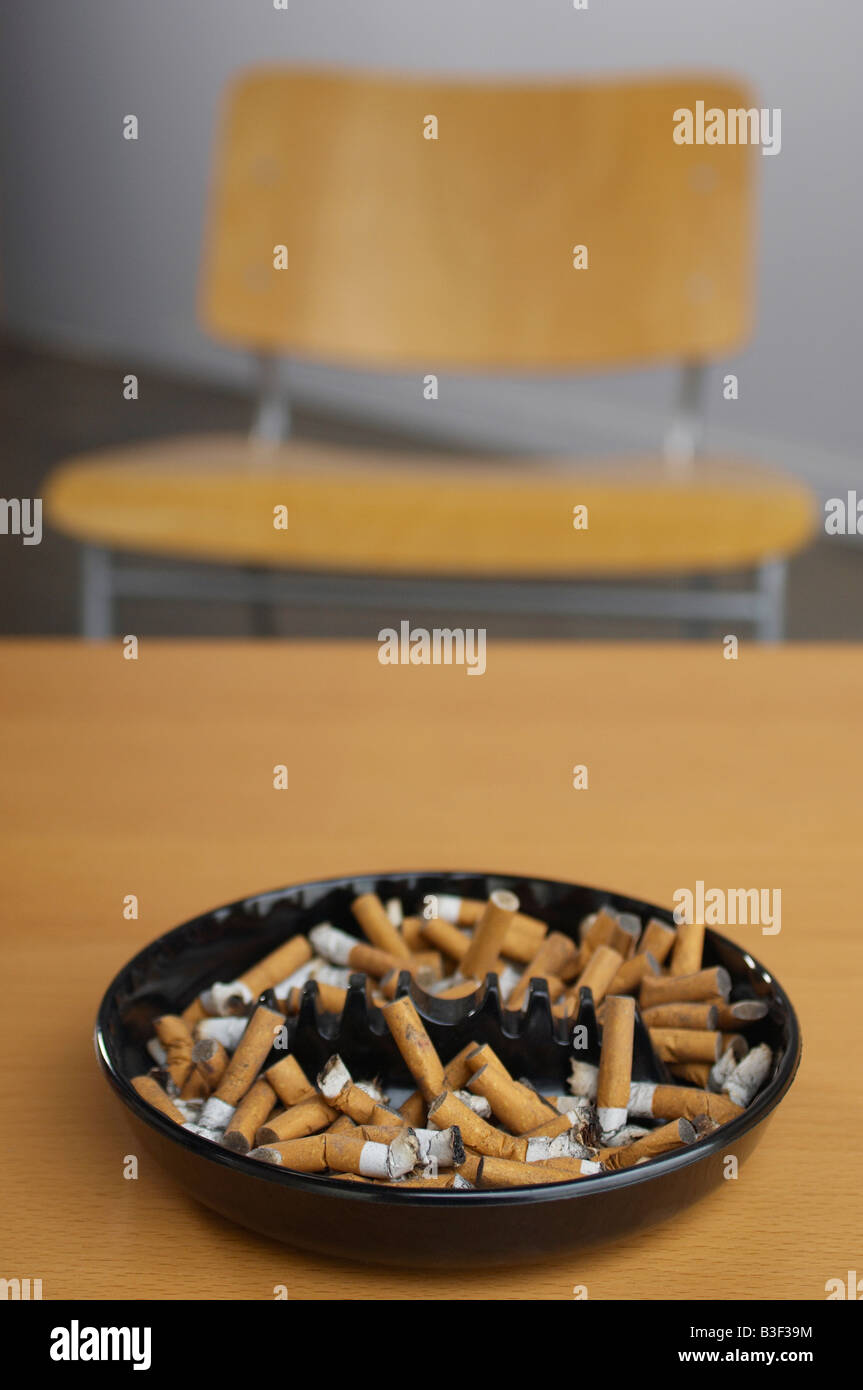 Full ashtray cigarettes on table hi-res stock photography and images ...