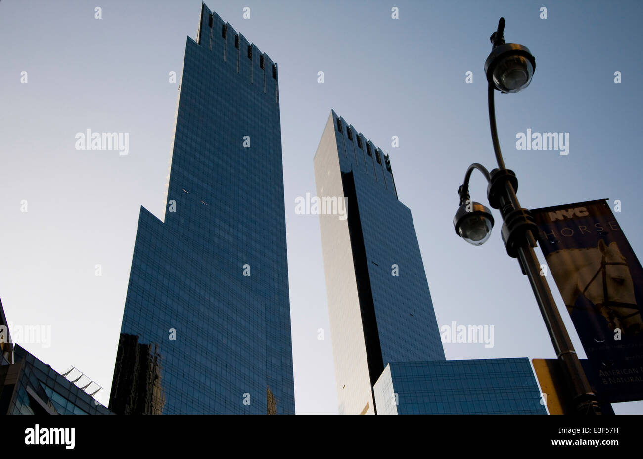 Time warner center towers hi-res stock photography and images - Alamy