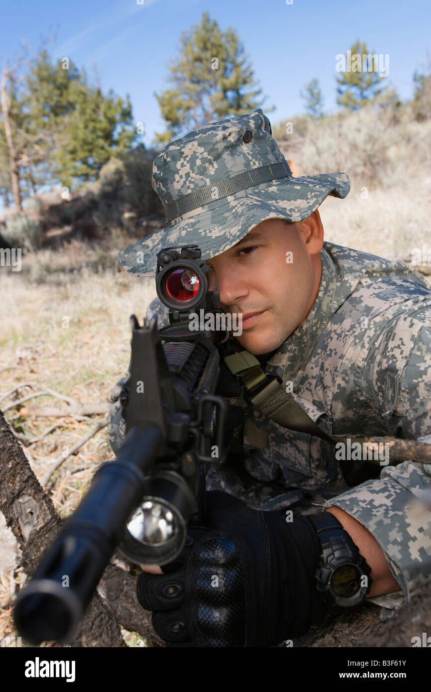 Soldier aiming machine gun, close-up Stock Photo - Alamy