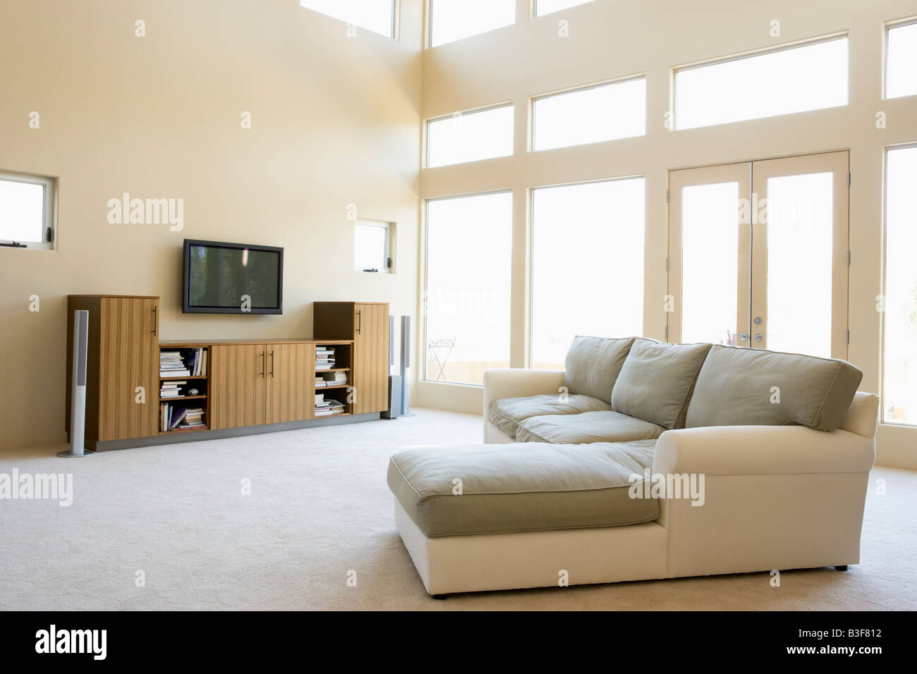 Empty living room Stock Photo - Alamy