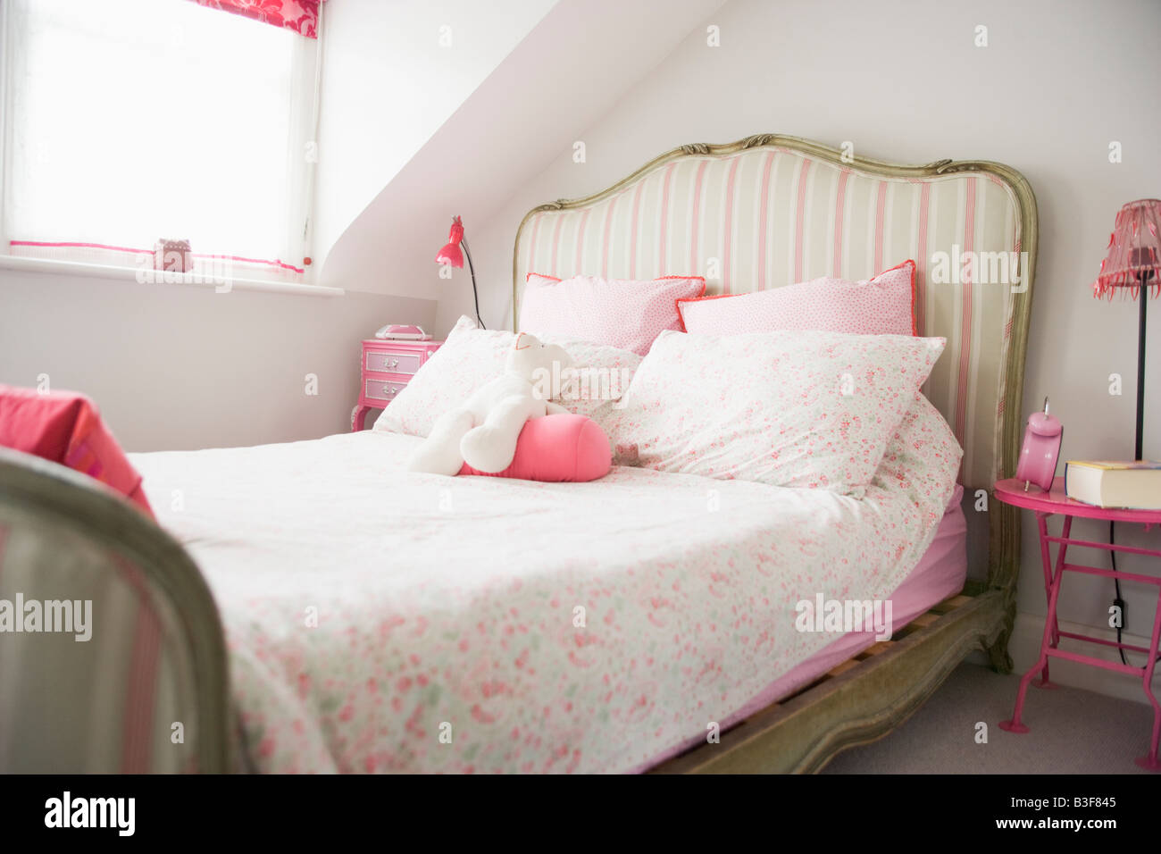Beautiful girl's bedroom empty hi-res stock photography and images - Alamy
