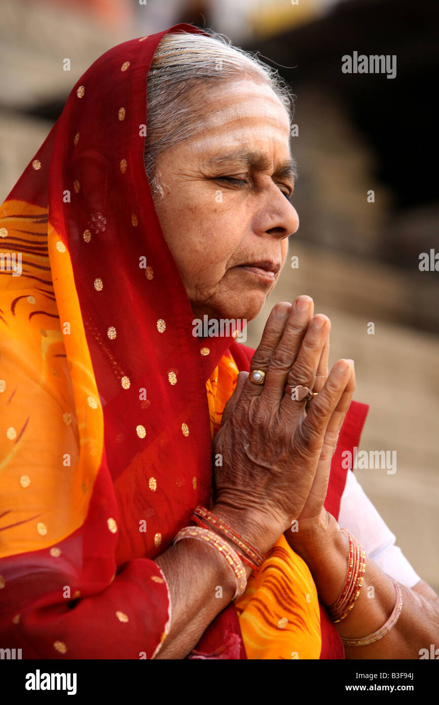 indian woman pray Stock Photo - Alamy