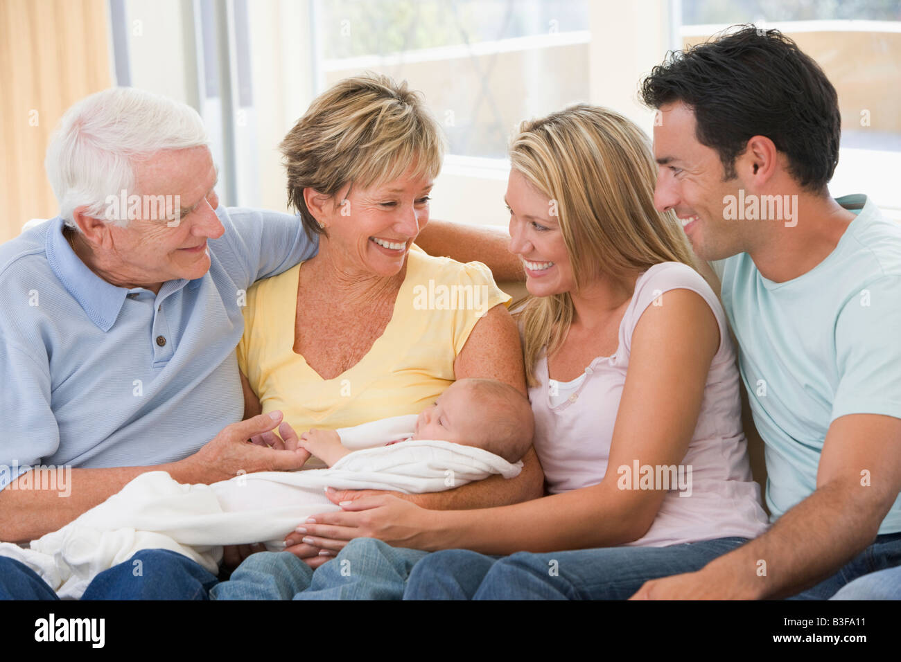 Grandparents baby five people hi-res stock photography and images - Alamy