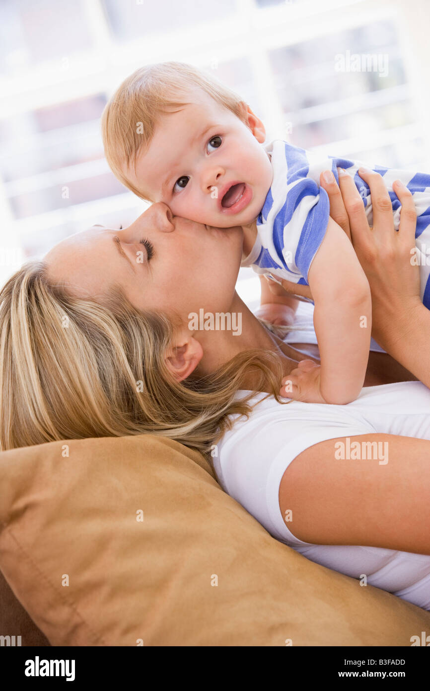Kiss lifting hi-res stock photography and images - Alamy