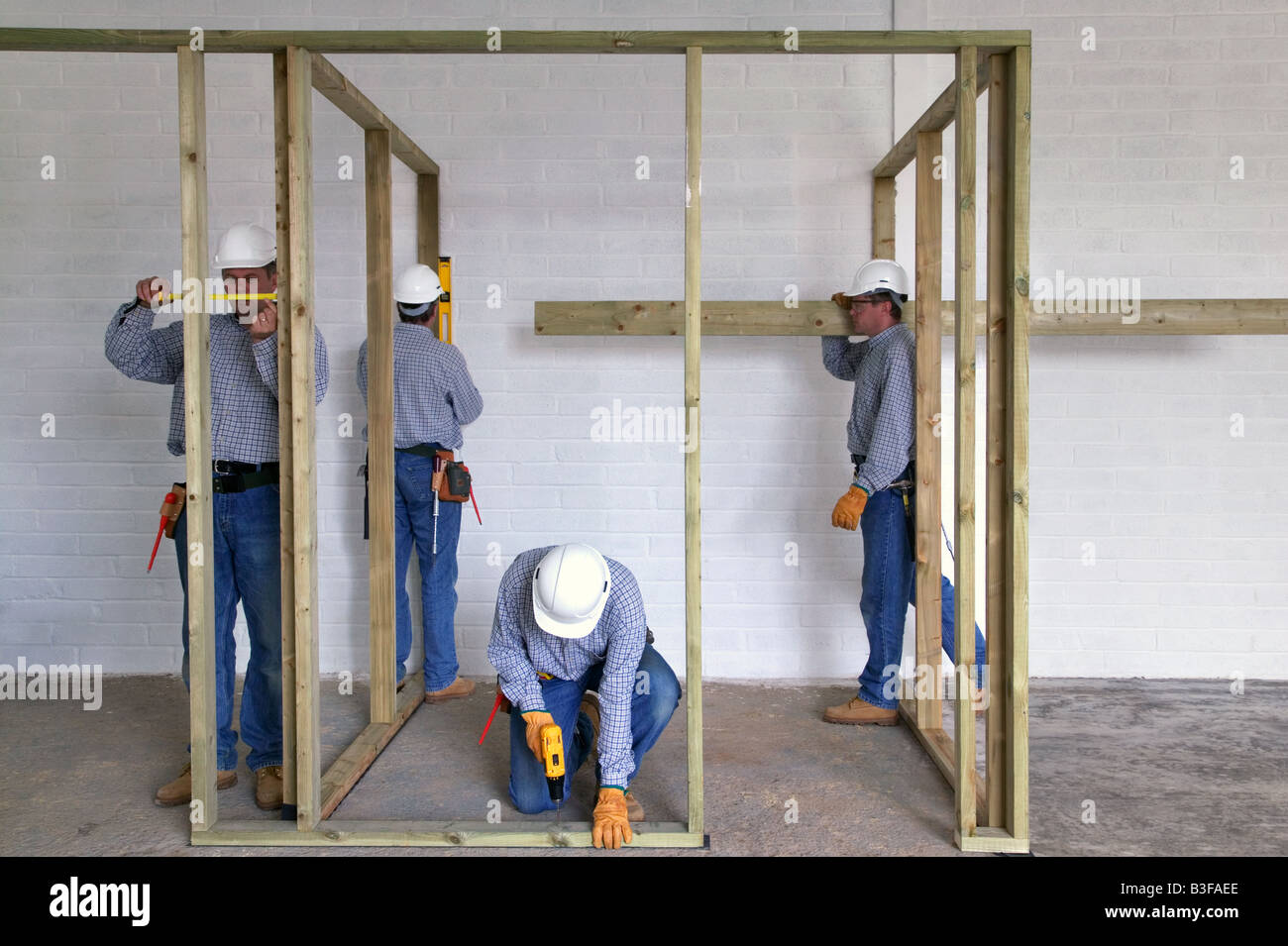 Workmen and building house hi-res stock photography and images - Alamy