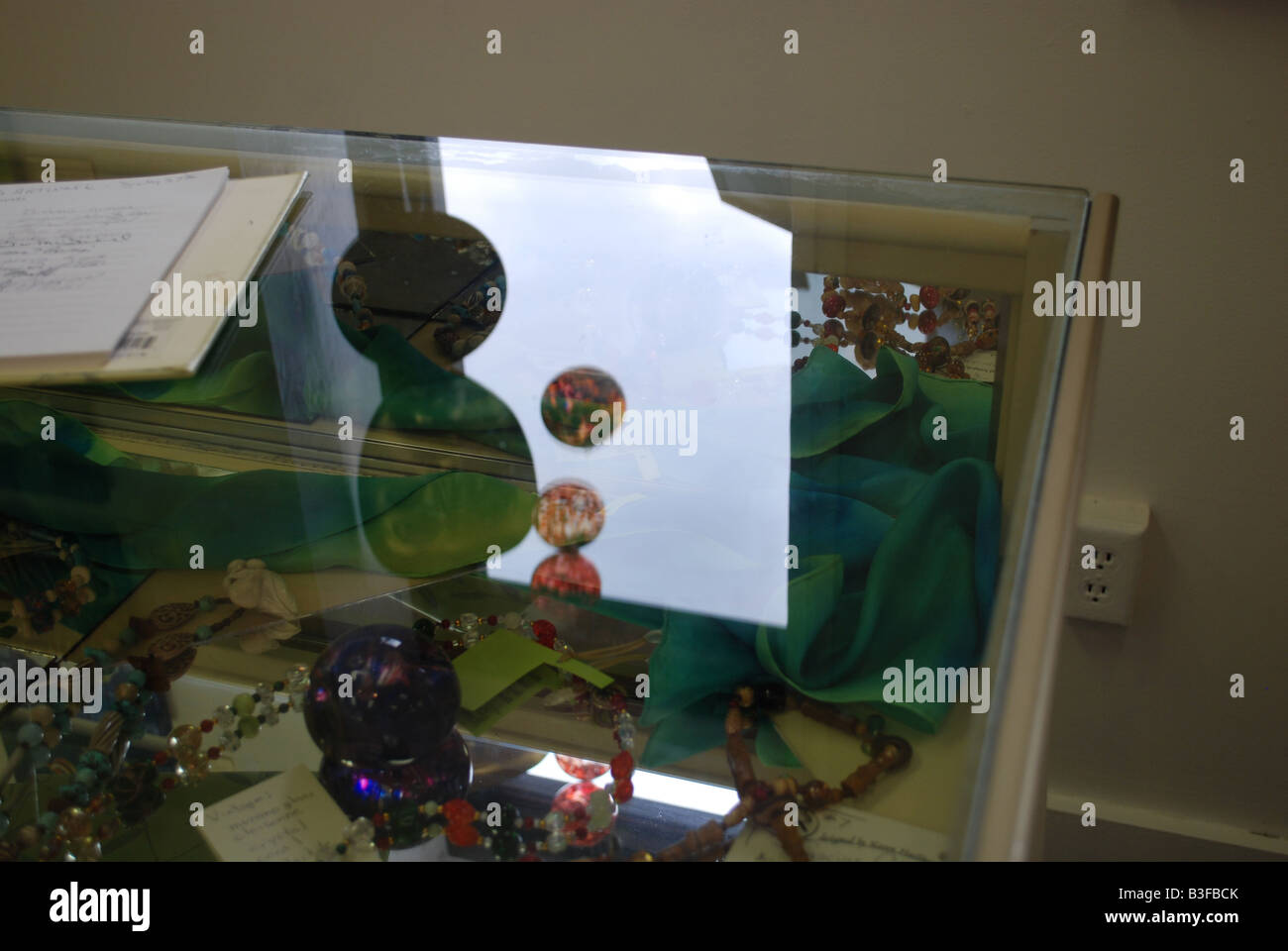 Mirrored display hi-res stock photography and images - Alamy