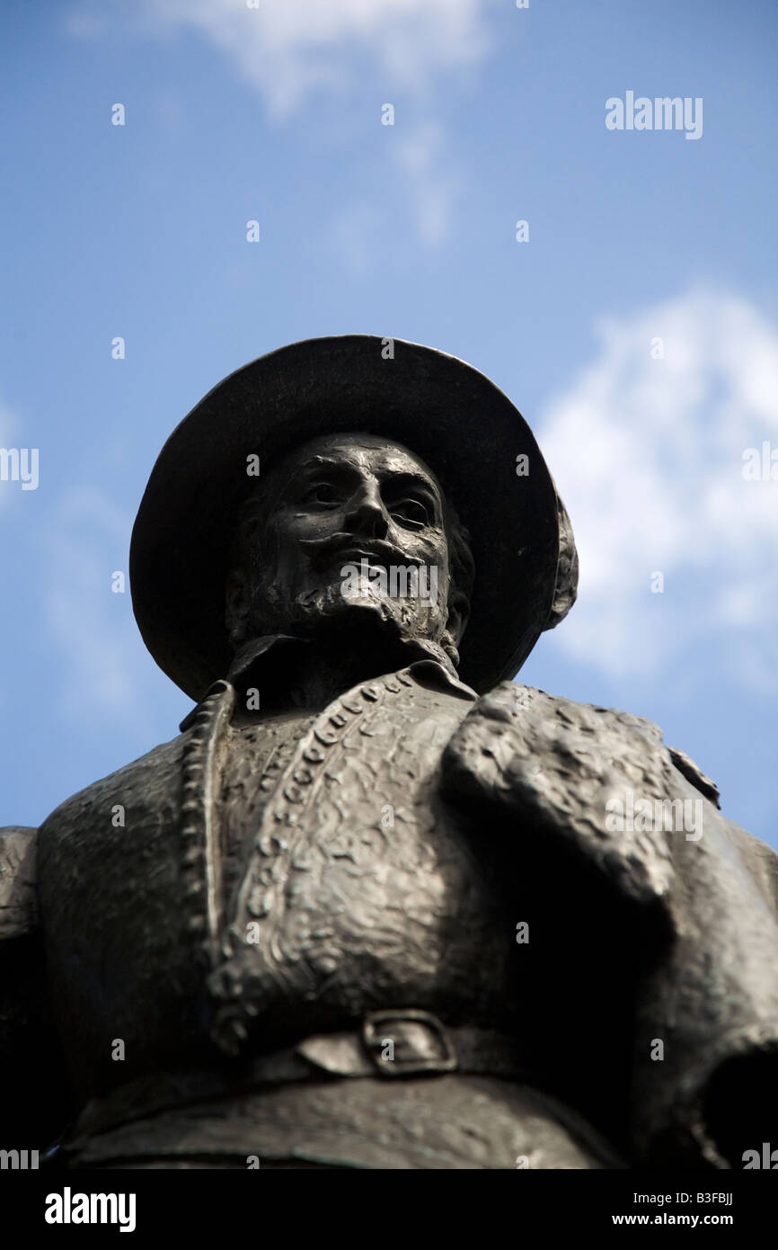 The statue of Sir Walter Raleigh in Greenwich, England Stock Photo - Alamy