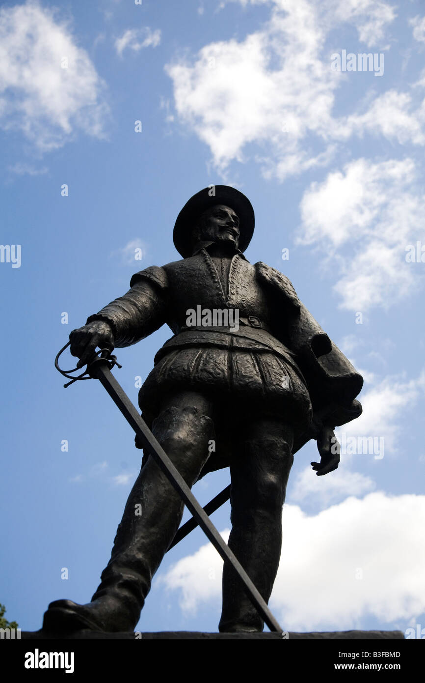 Statue sir walter raleigh greenwich hi-res stock photography and images ...