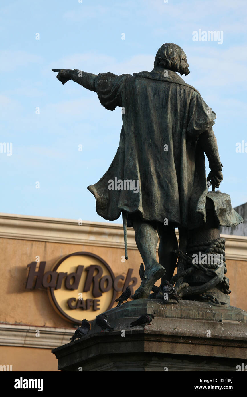 Monument to Christopher Columbus in Parque Colon in the Zona Colonial ...