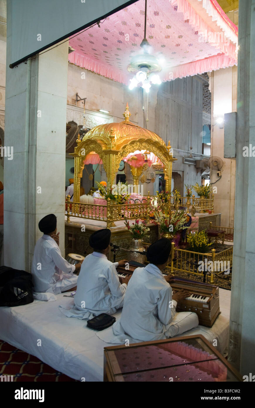 India Delhi Interior of the Bangla Sahib Sikh Temple Stock Photo - Alamy