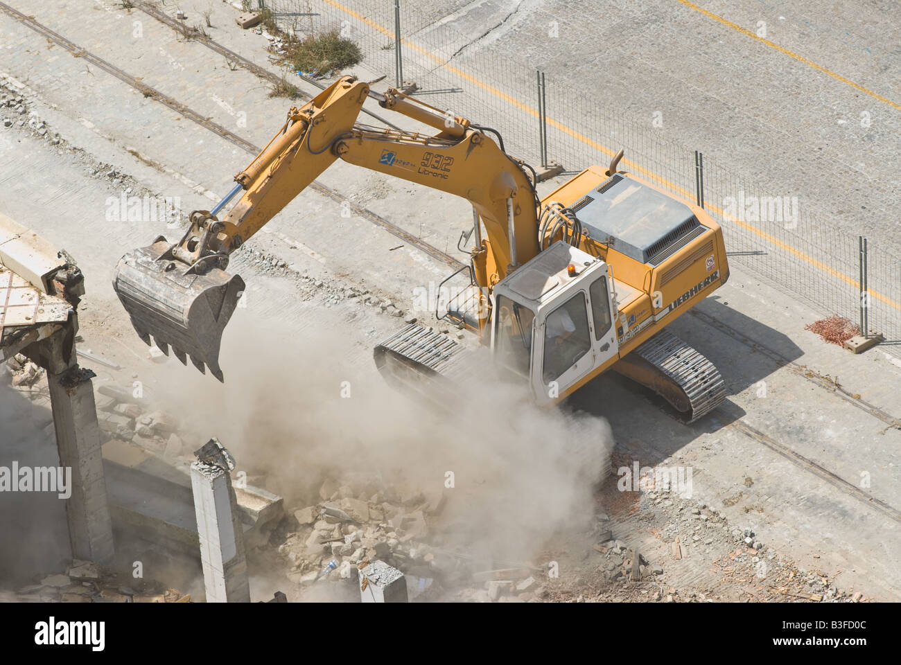 crawler excavator on demolition job Stock Photo - Alamy