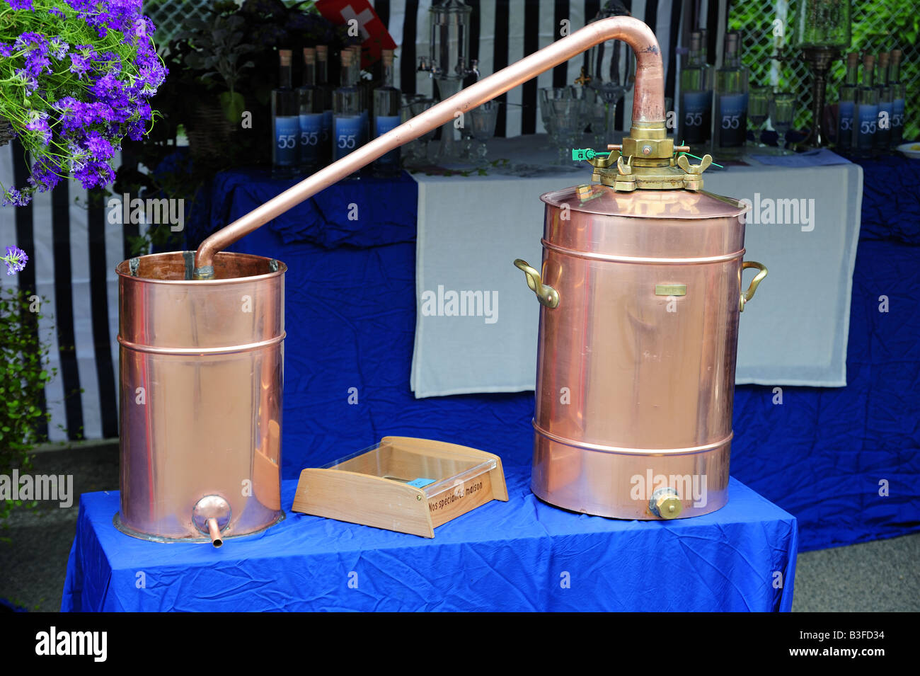 Distillation kit hi-res stock photography and images - Alamy