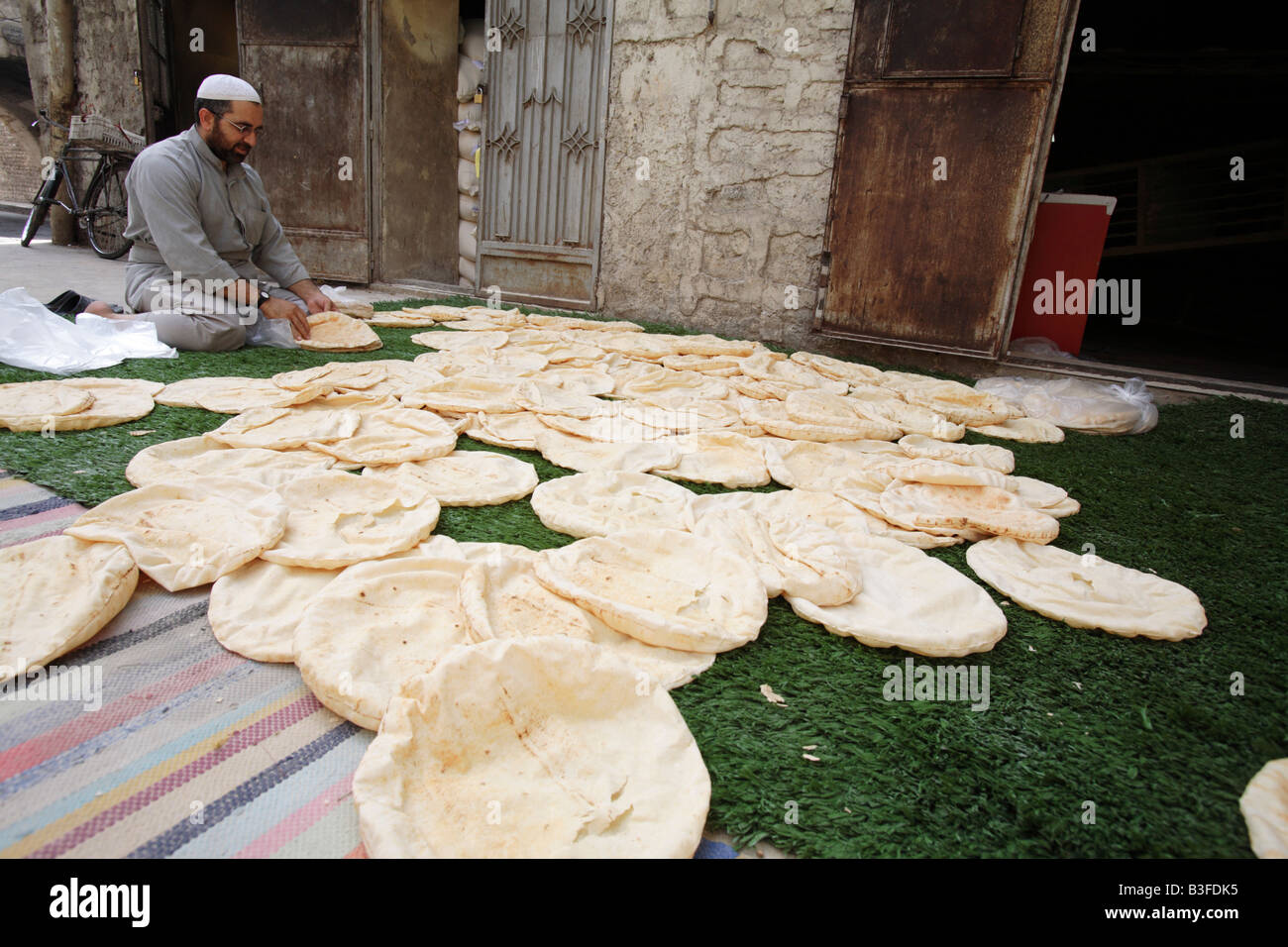 Man making arabic bread in a traditional Baker's shop, Syria Stock ...