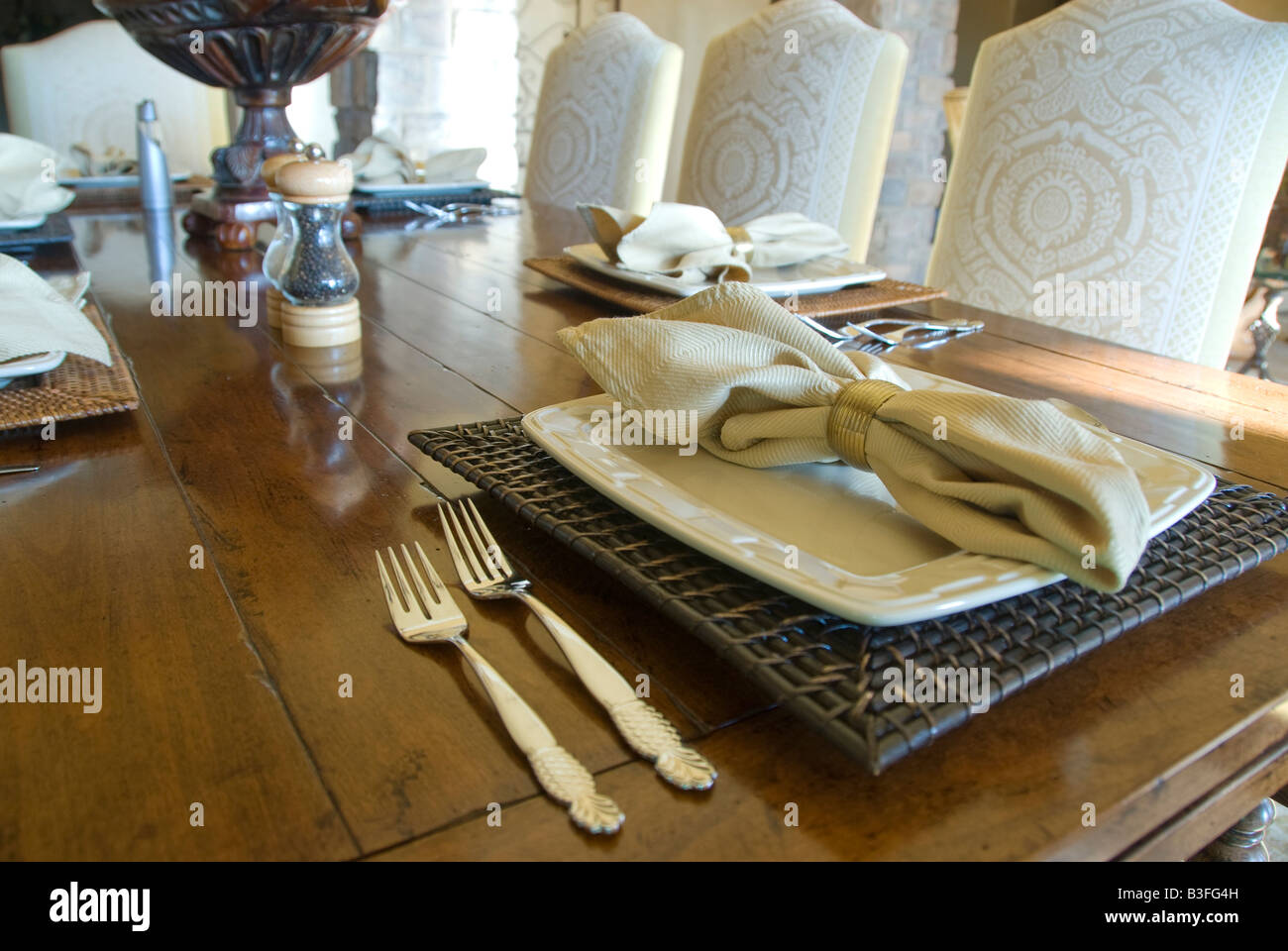 table setting with plate and silverware Stock Photo - Alamy