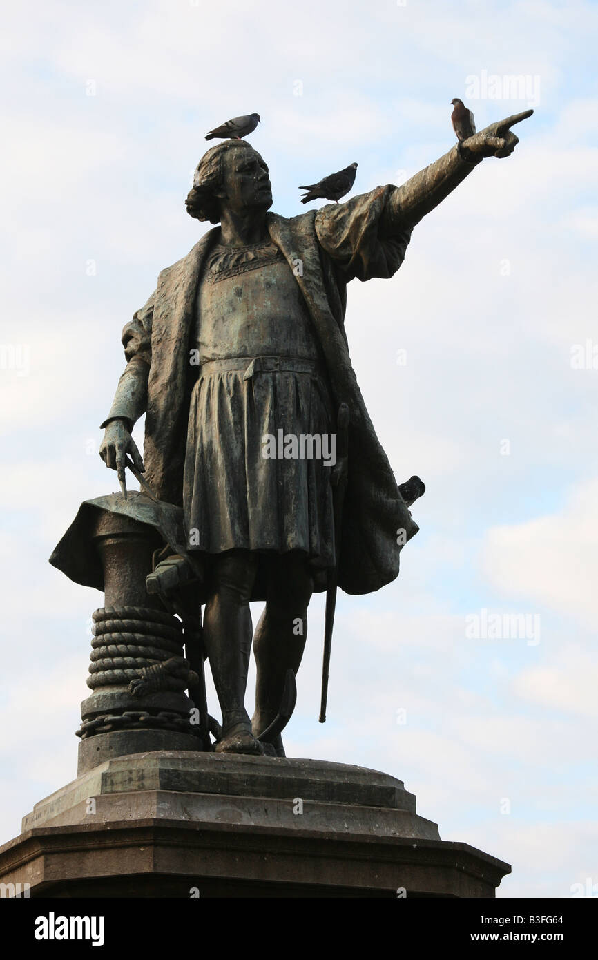 Monument to Christopher Columbus in Parque Colon in the Zona Colonial ...