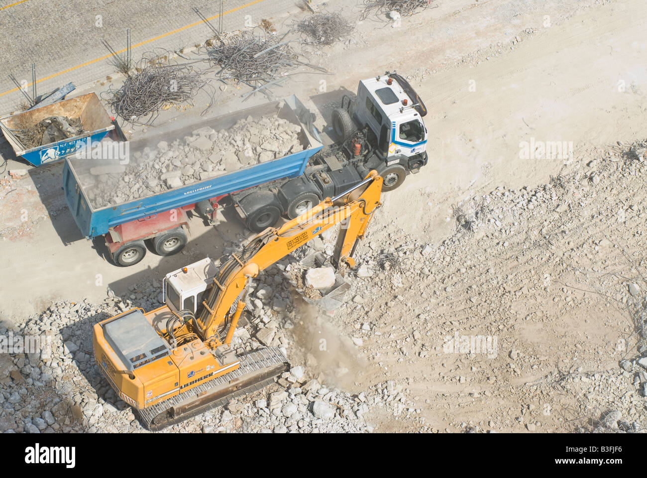 crawler bucket excavator loading semi-trailer truck Stock Photo - Alamy