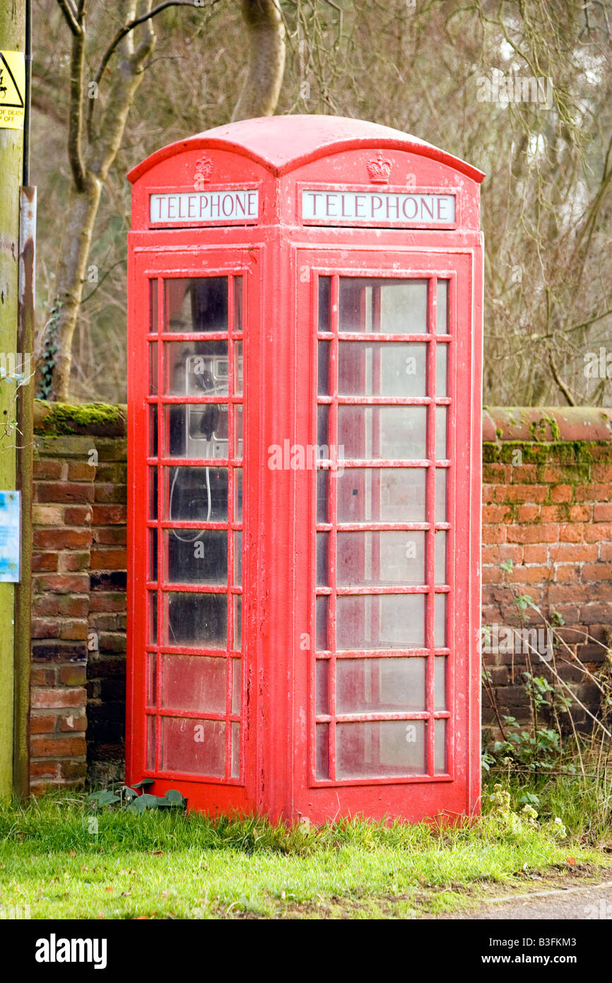 Red Telephone box in an English village Stock Photo - Alamy