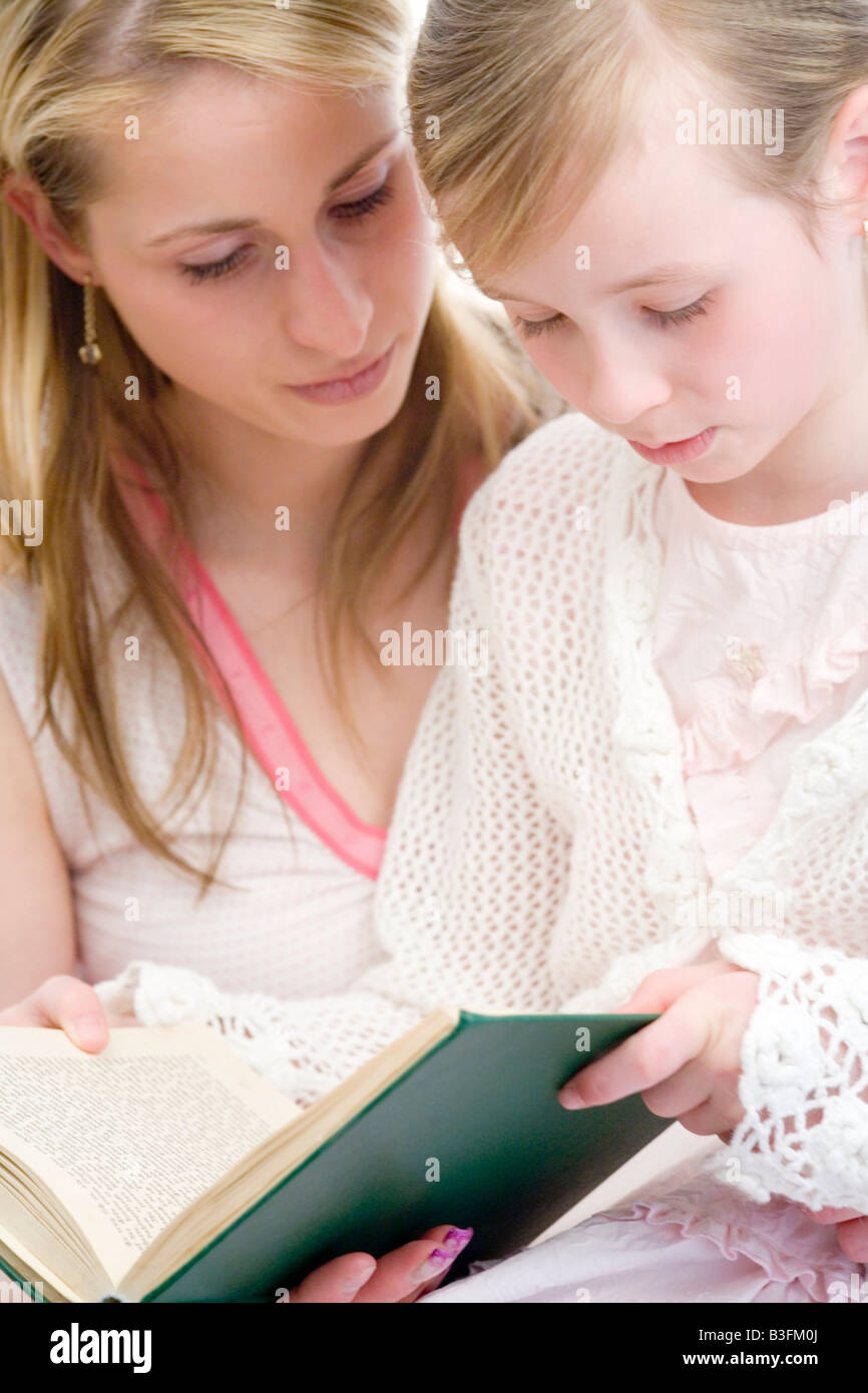 Girl read loud hi-res stock photography and images - Alamy
