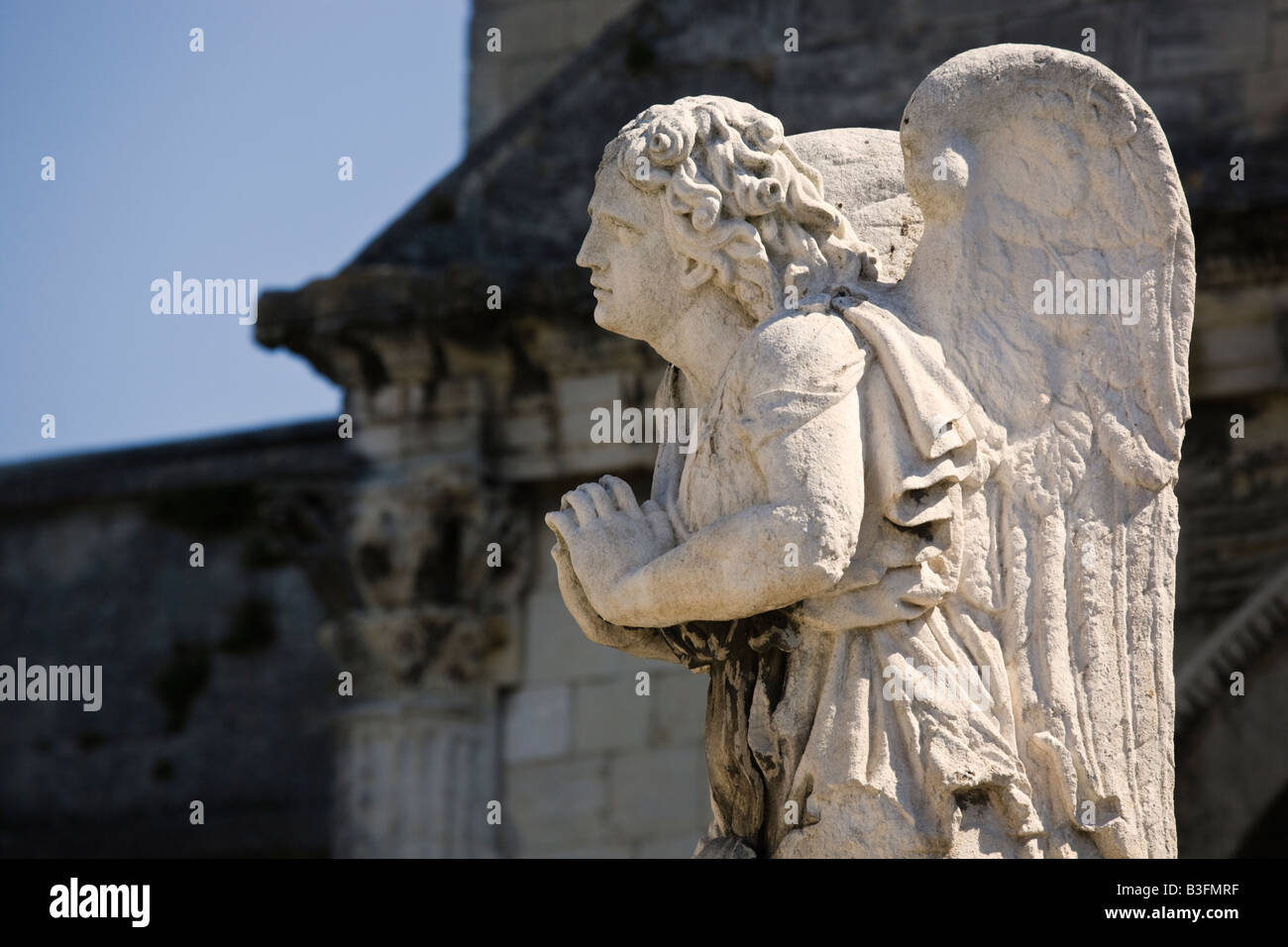 Angel statue avignon hi-res stock photography and images - Alamy