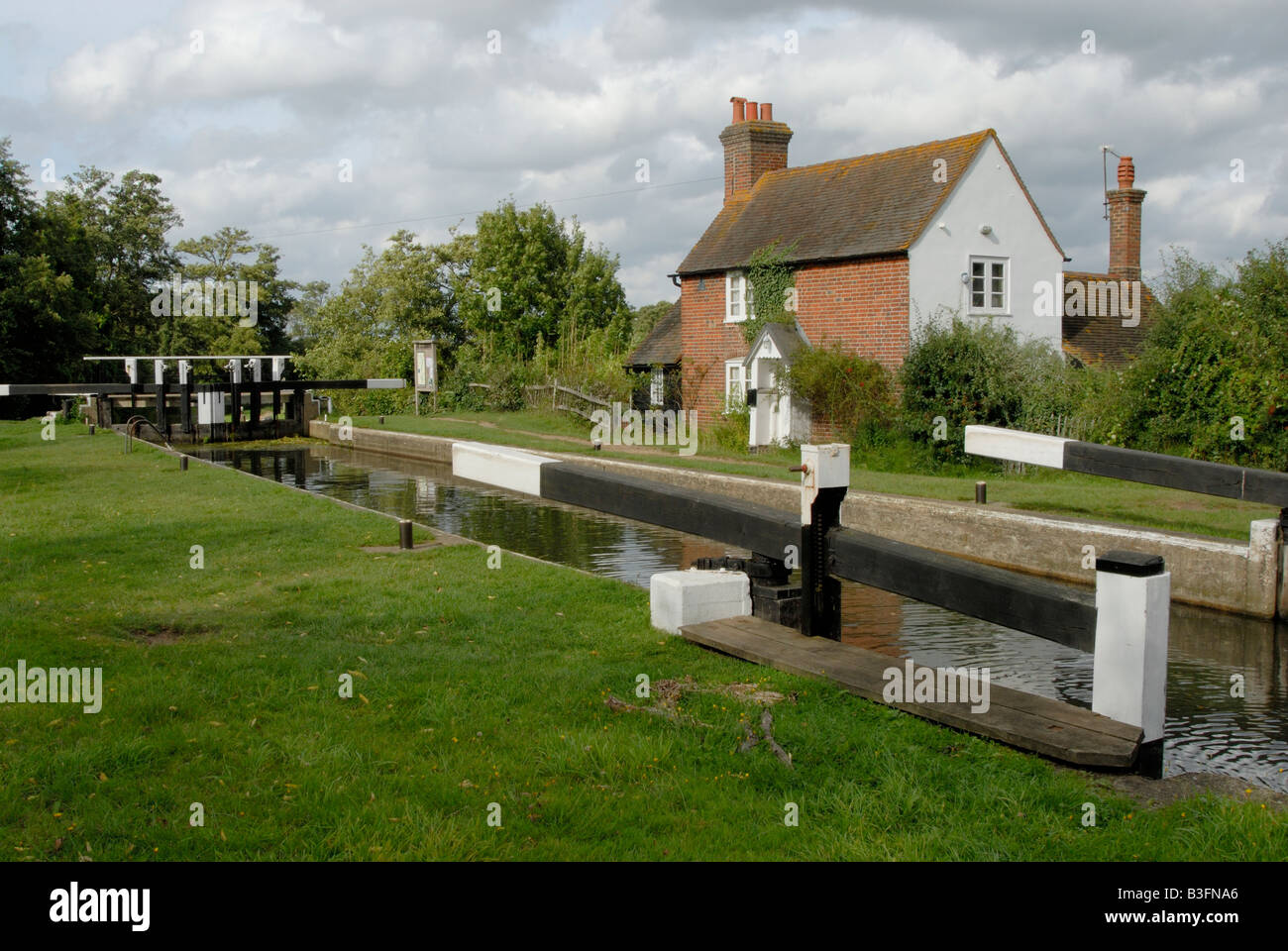 Triggs Lock: Lock keeper's cottage and lock gates, River Wey Navigation ...