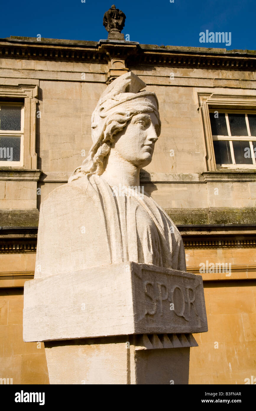 Roman figure statue hi-res stock photography and images - Alamy