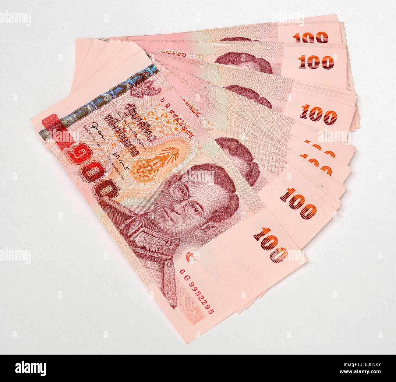 Thailand 100 One Hundred Baht Banknotes Stock Photo - Alamy