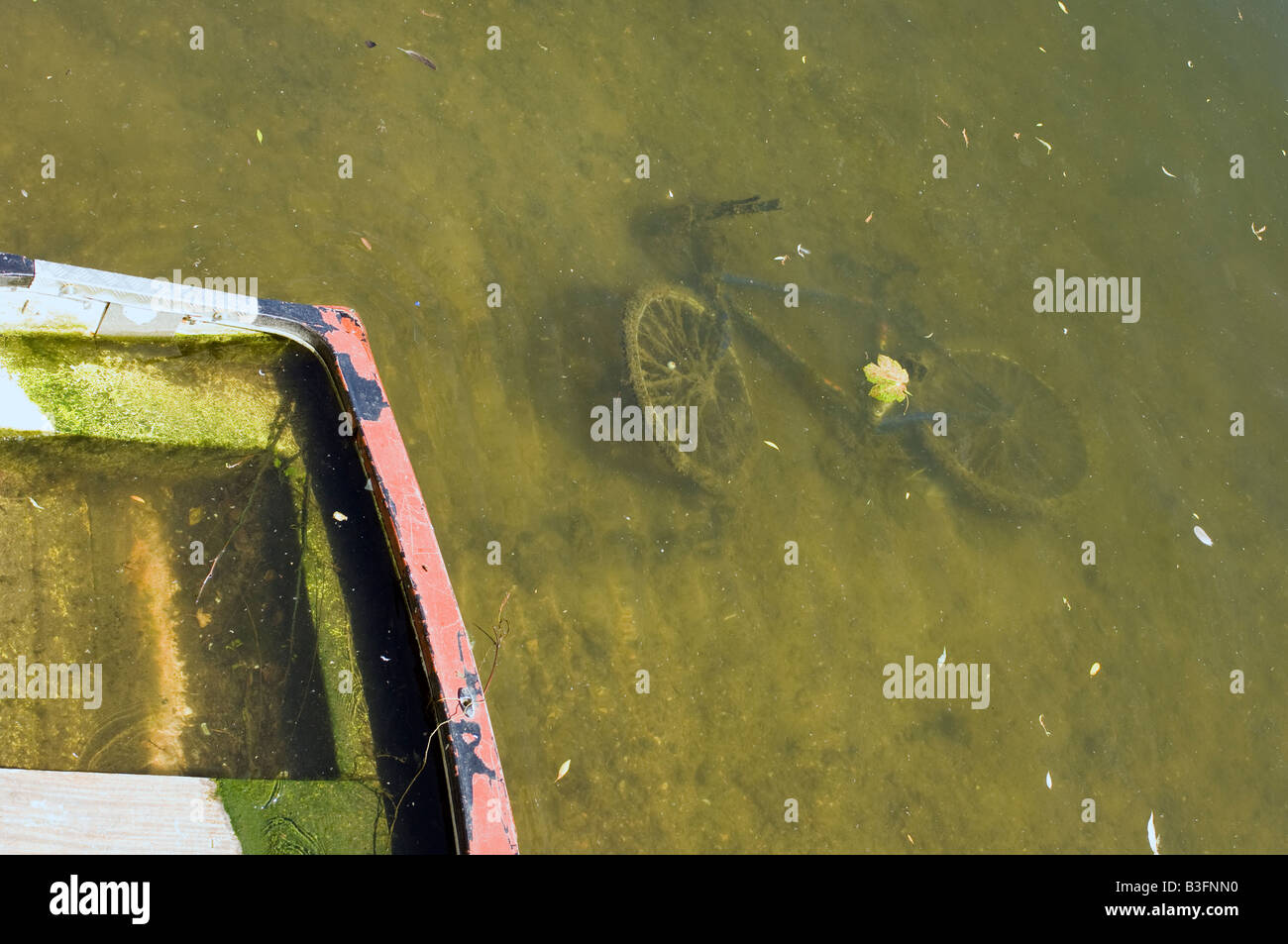 Sunken bike, aka Thames rubbish Stock Photo - Alamy